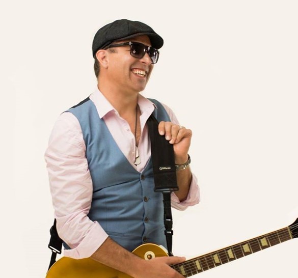 Rob Rhodes Checking into The Musicians Inn in Lockdown | The Music Real